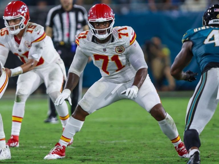 Chiefs’ Josh Simmons happy to be back after unexplained four-game ...